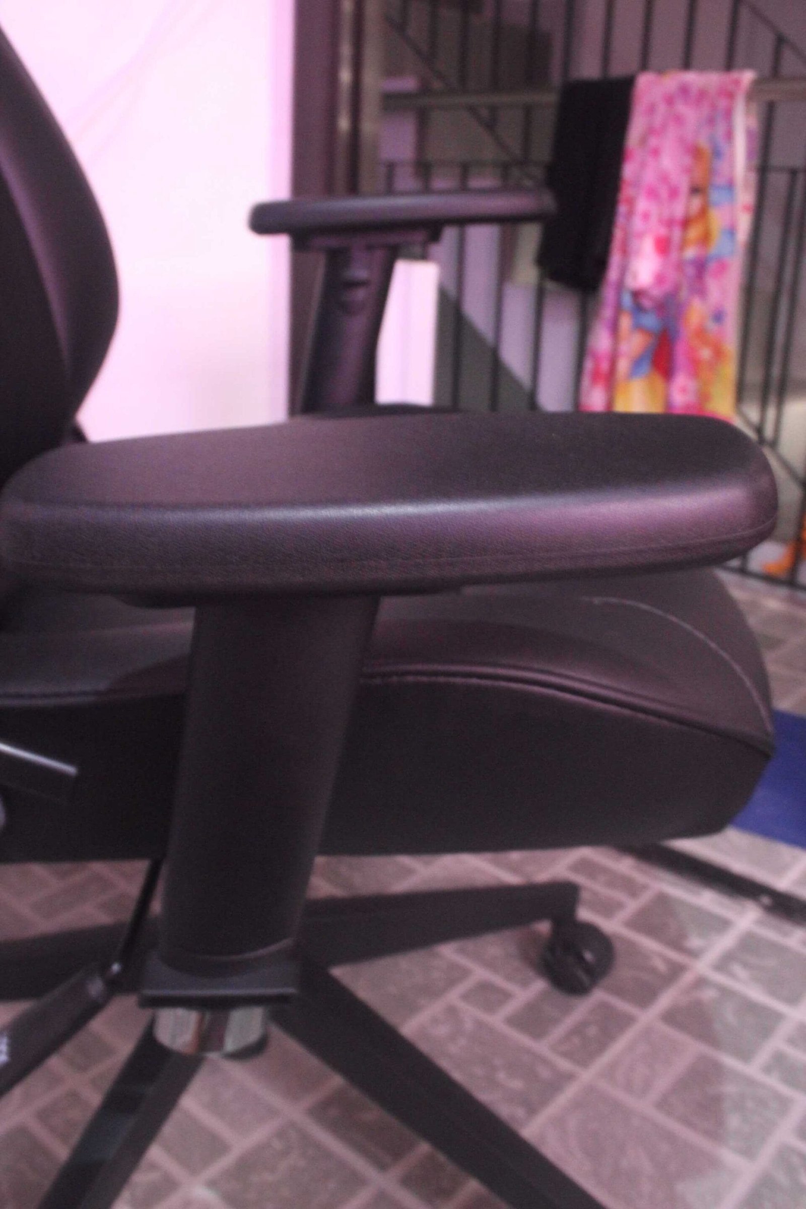 Rakk Casap Elite Black Review: Bang for the buck gaming chair ...
